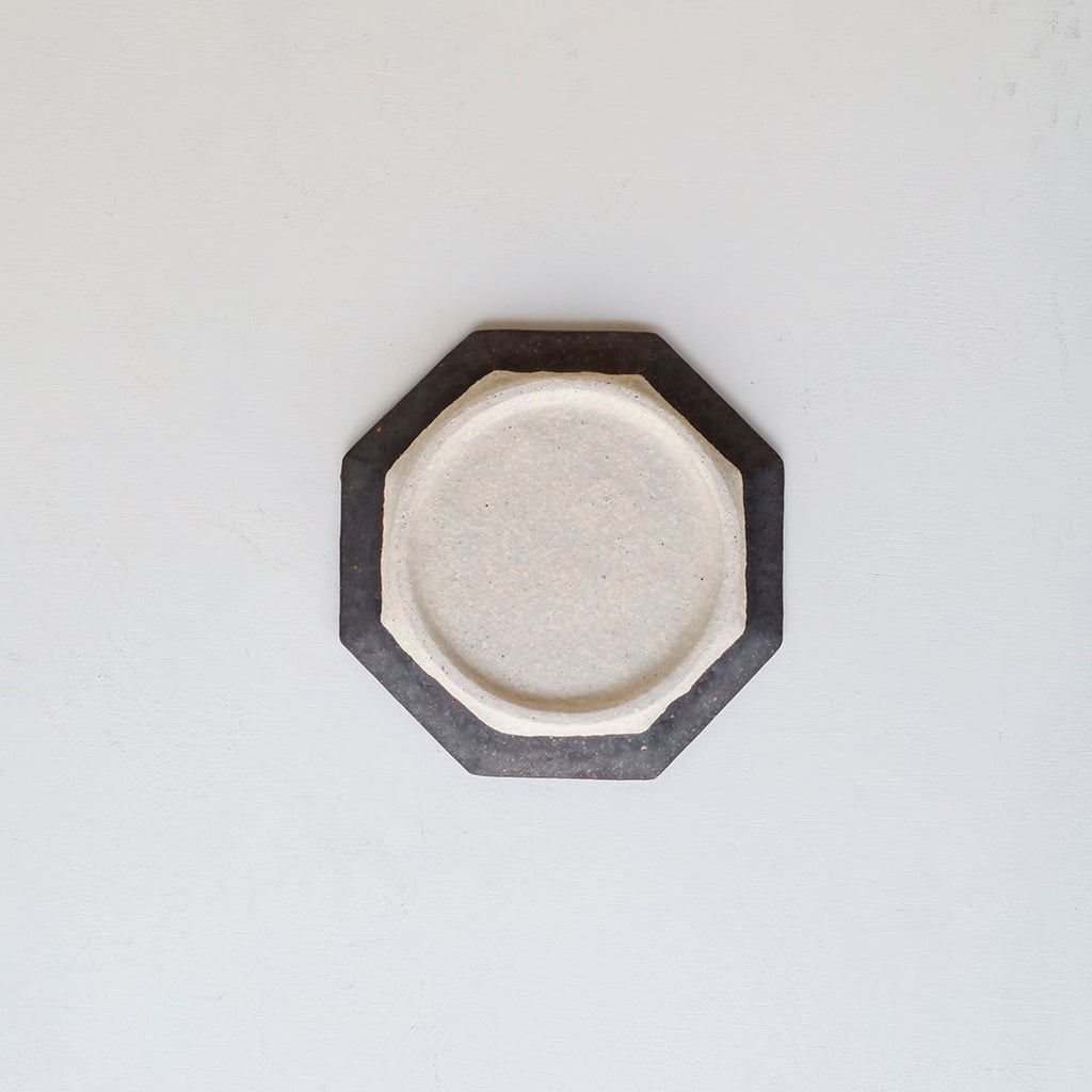 Miyagi Pottery Octangular Plate M Black Glaze – 雨晴/AMAHARE